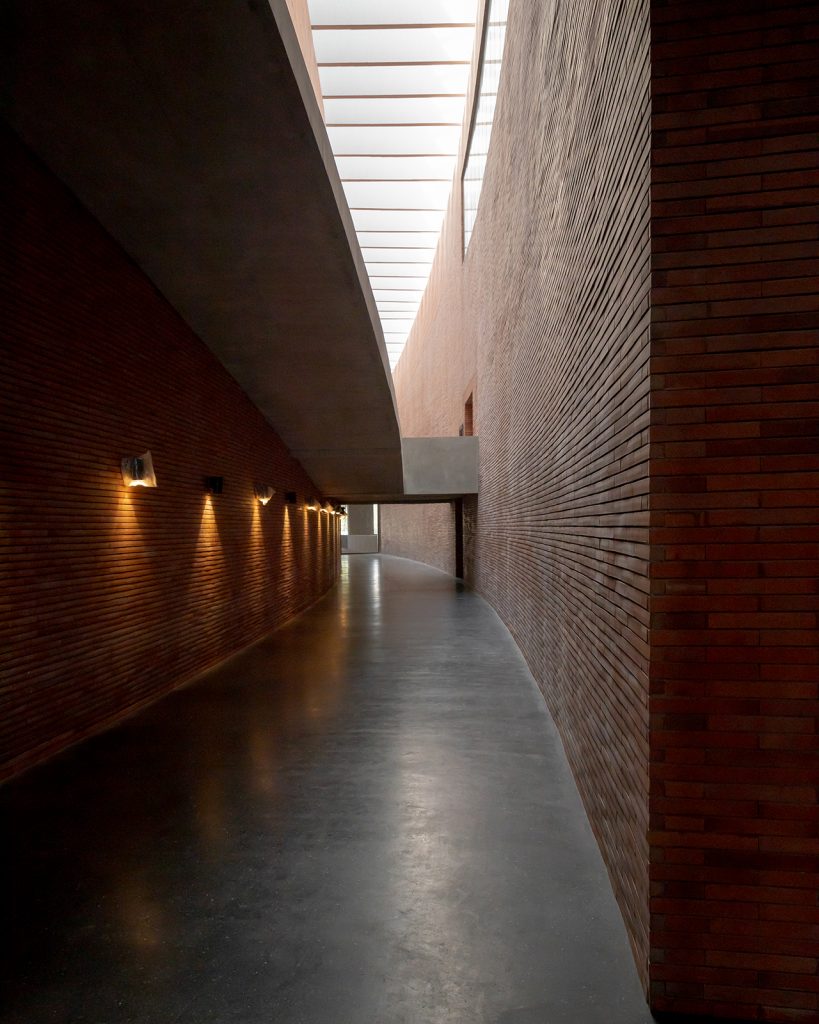 PUEY UNGPHAKORN CENTENARY HALL - art4d