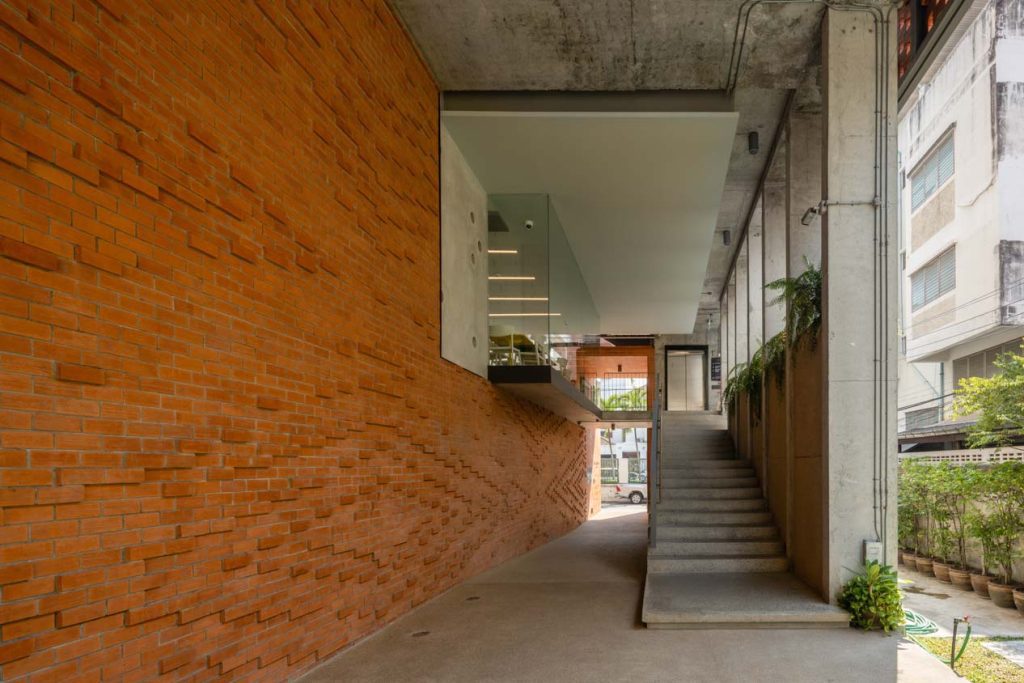 Jim Thompson Art Center: An art gallery that cordially embraces the ...