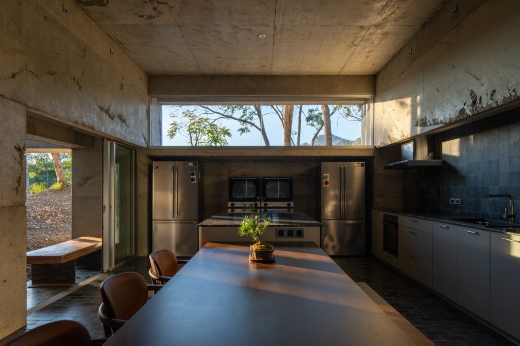 Yellow House: An enclosed house with an open and fluid interior through ...