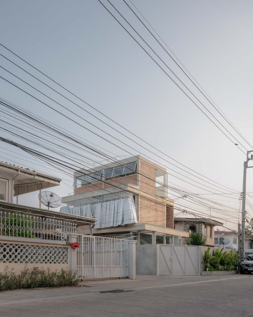 House K: ‘The three-story raw concrete house’ with flexibility in mind