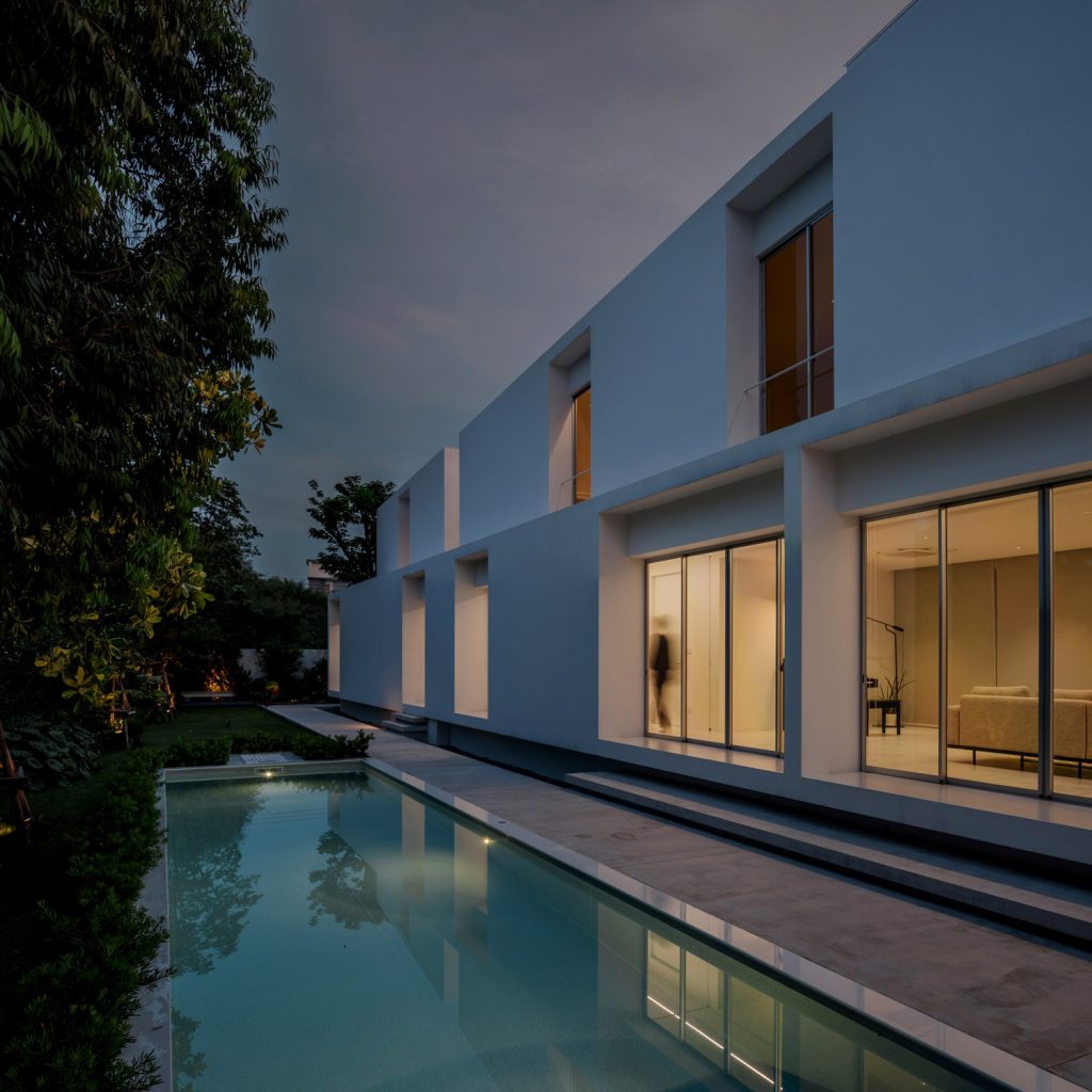 Longer House: ประสบการณ์ด้านสถาปัตยกรรมและ visual art