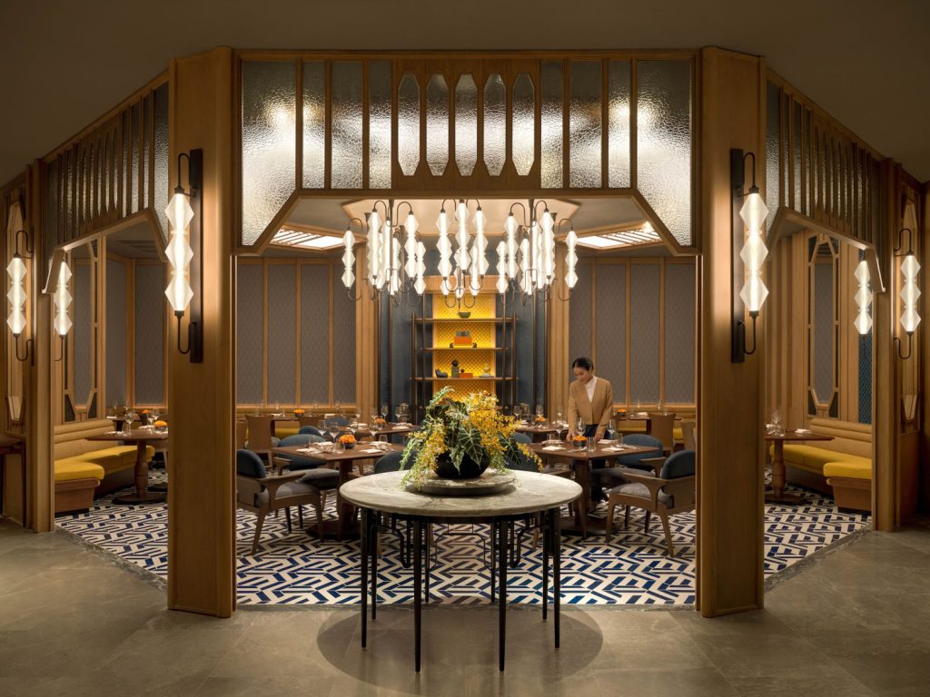Dusit Thani Bangkok: Golden Frames of Memories of Bangkok