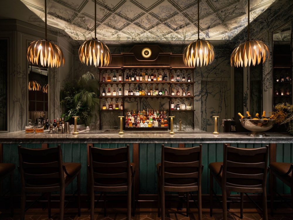 Dusit Thani Bangkok: Golden Frames of Memories of Bangkok