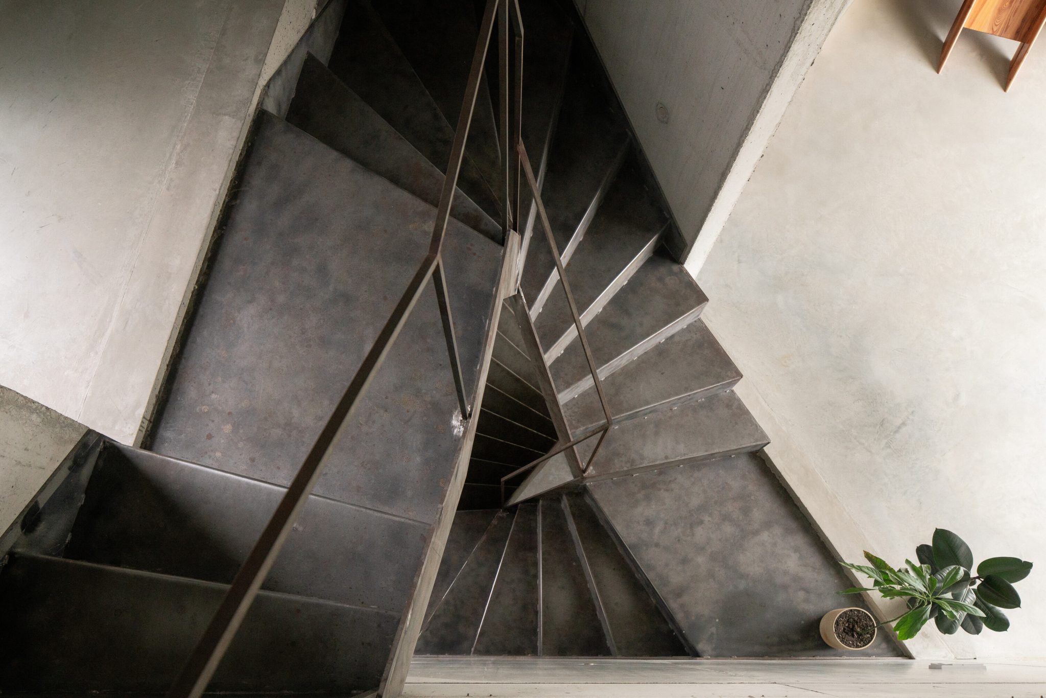 maly-chmel-house-with-seven-floors-16-alex-shoots-buildings - art4d