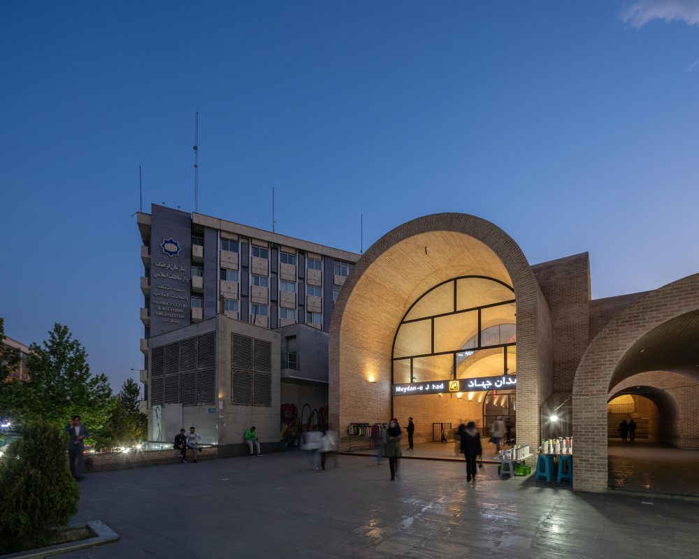 Jahad Metro Plaza: Architecture that revitalizes public spaces in Tehran